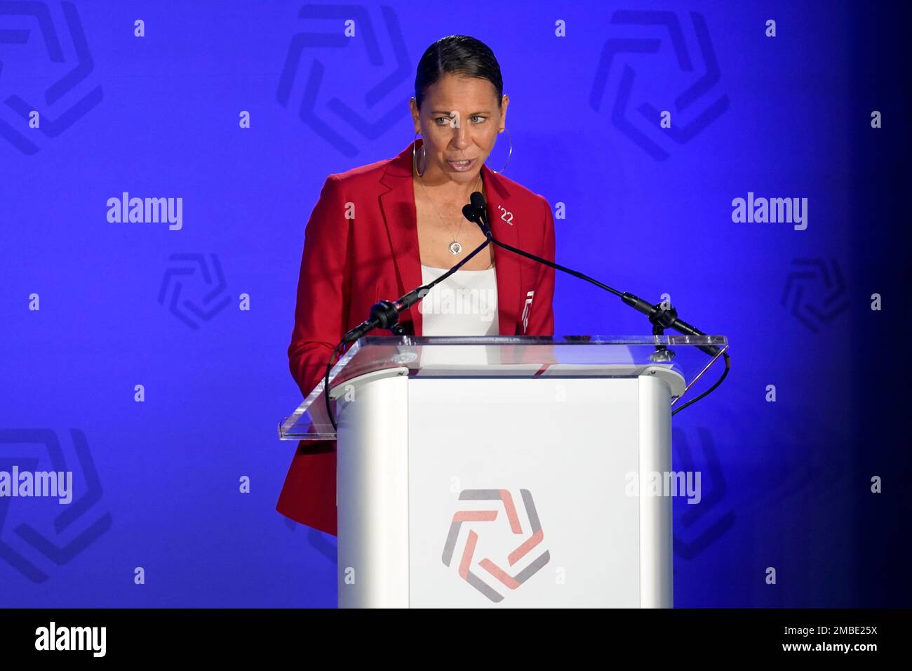 Newly-inducted player, Shannon Boxx, speaks during an induction ...