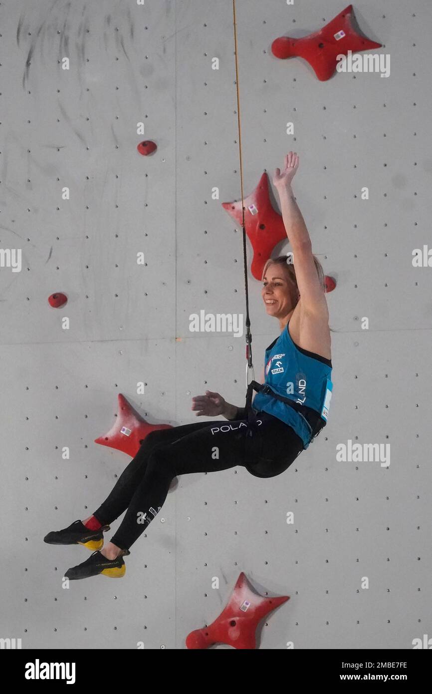 Poland's Aleksandra Miroslaw waves after winning the women's speed ...