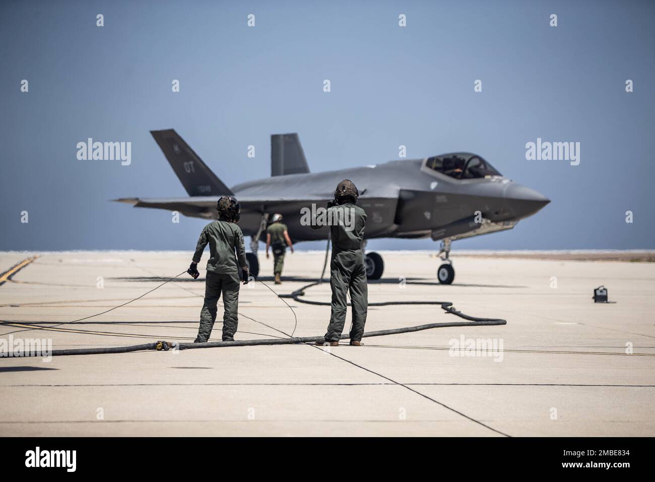 U.S. Marines with Marine Heavy Helicopter Squadron 466, Marine Aircraft ...