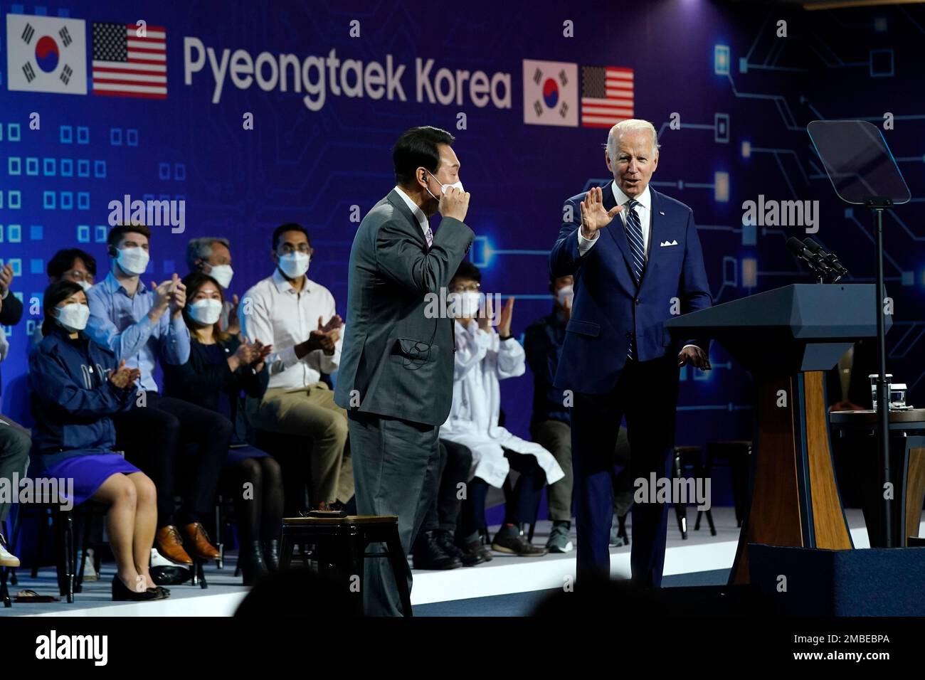 President Joe Biden and South Korean President Yoon Suk Yeol deliver ...
