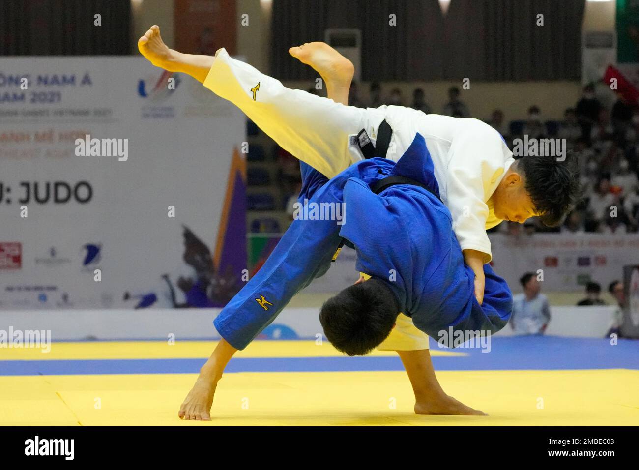 Sithisanen Soukphaxay of Laos, top, competes with Chu Duc Dat of ...