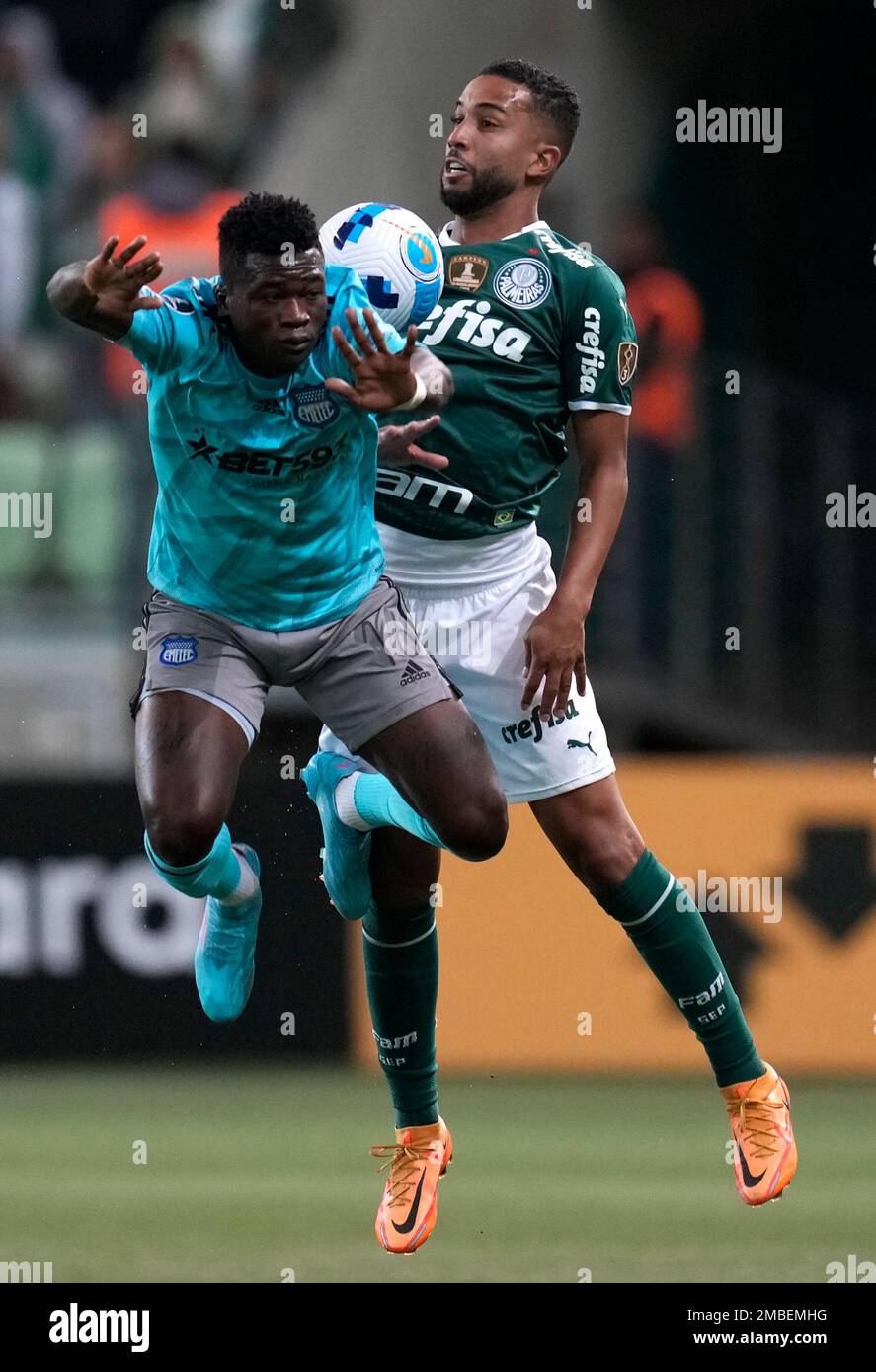 Edgar Lastre of Ecuador's Emelec, left, and Jorge of Brazil's Palmeiras ...
