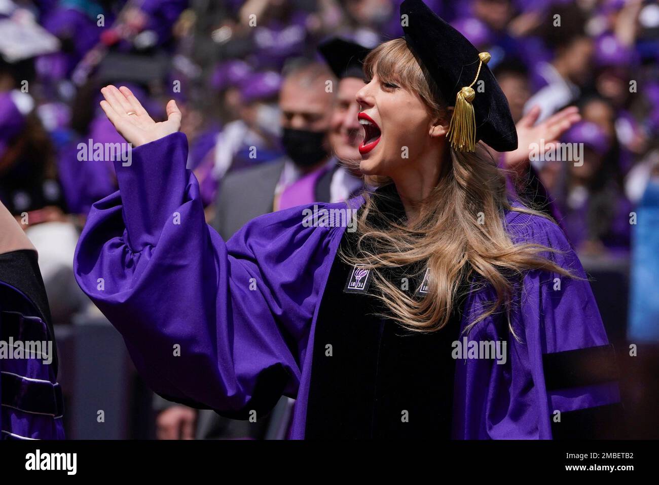 Taylor Swift participates in a graduation ceremony for New York ...