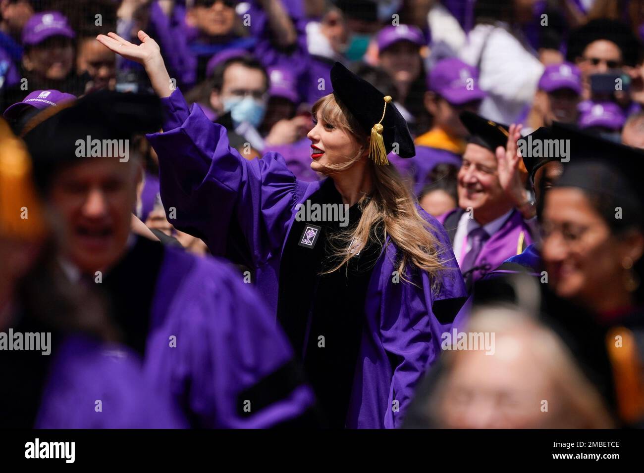 Taylor Swift waves to graduates as she participates in a graduation ...