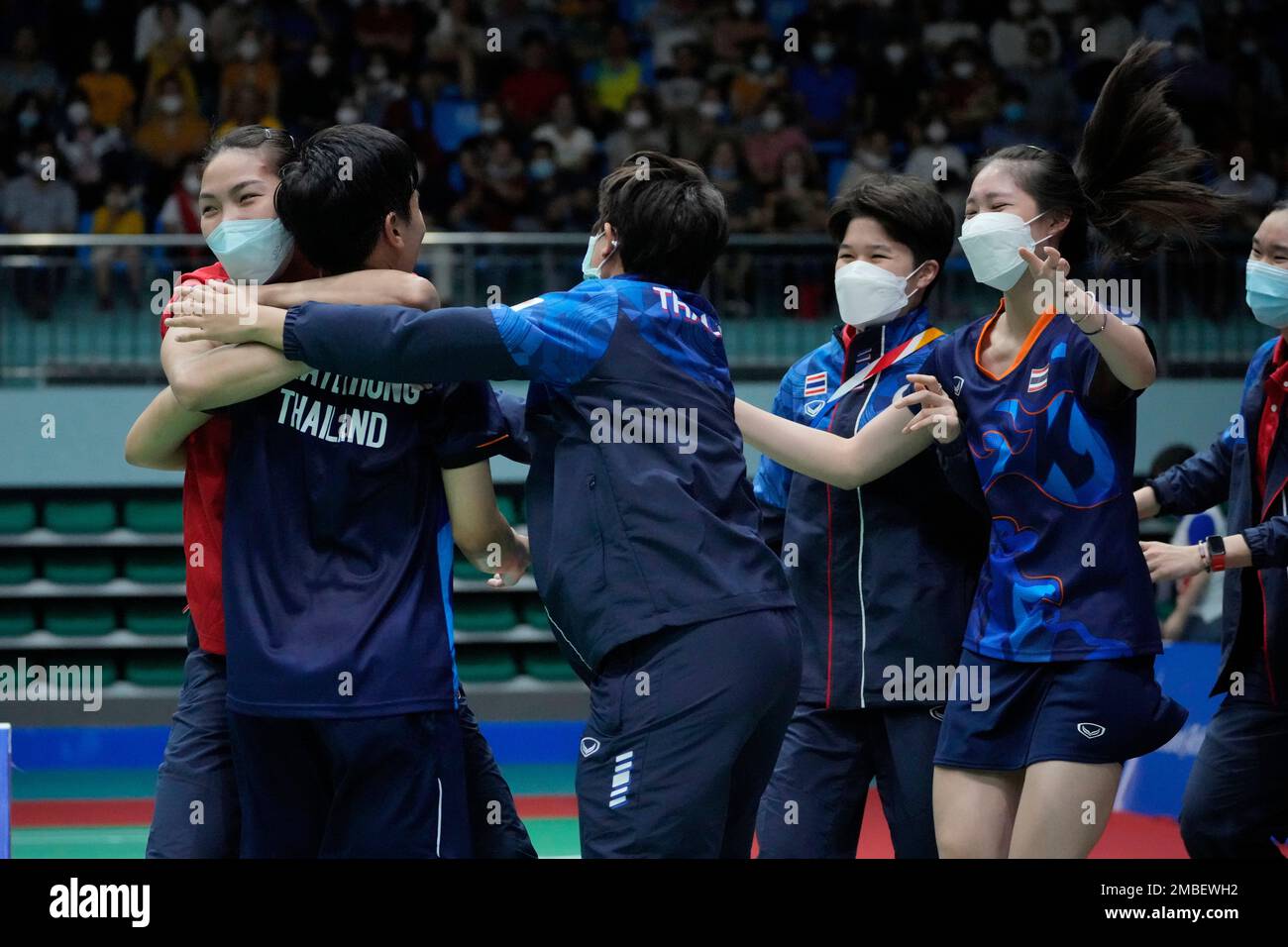 Team Thailand celebrates after defeating Indonesia in their women's ...