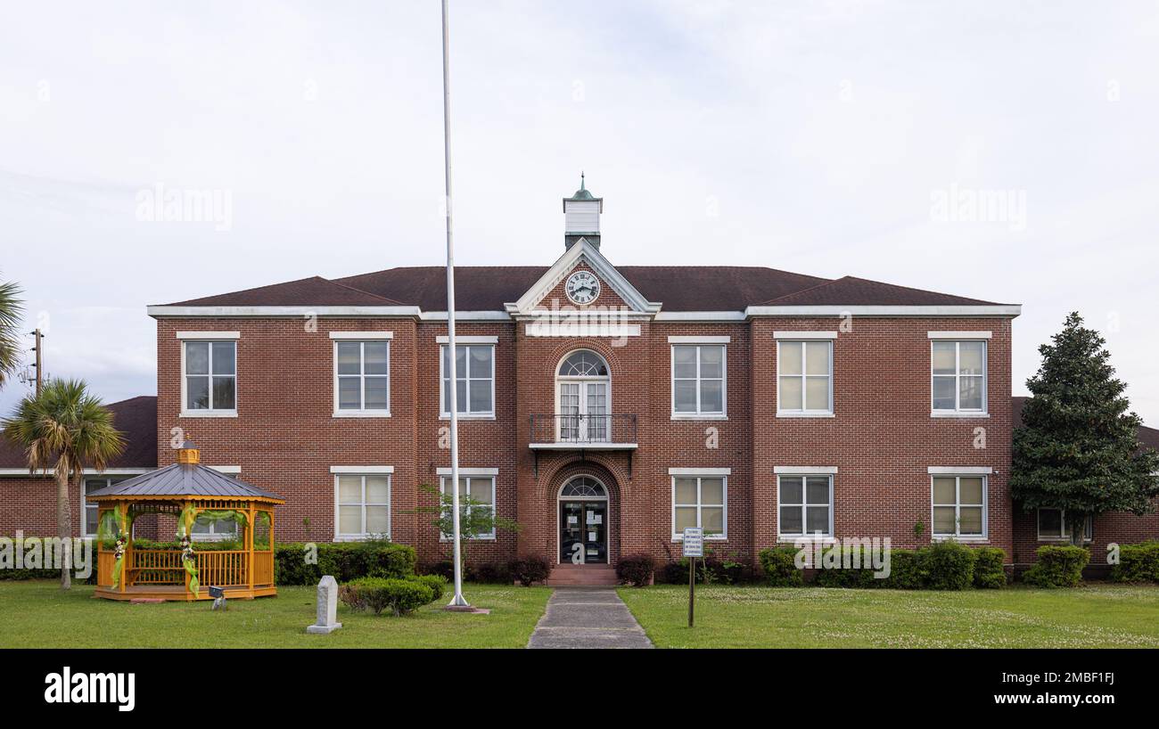 Nahunta, Georgia, USA - April 16, 2022: The Brantley County Courthouse ...
