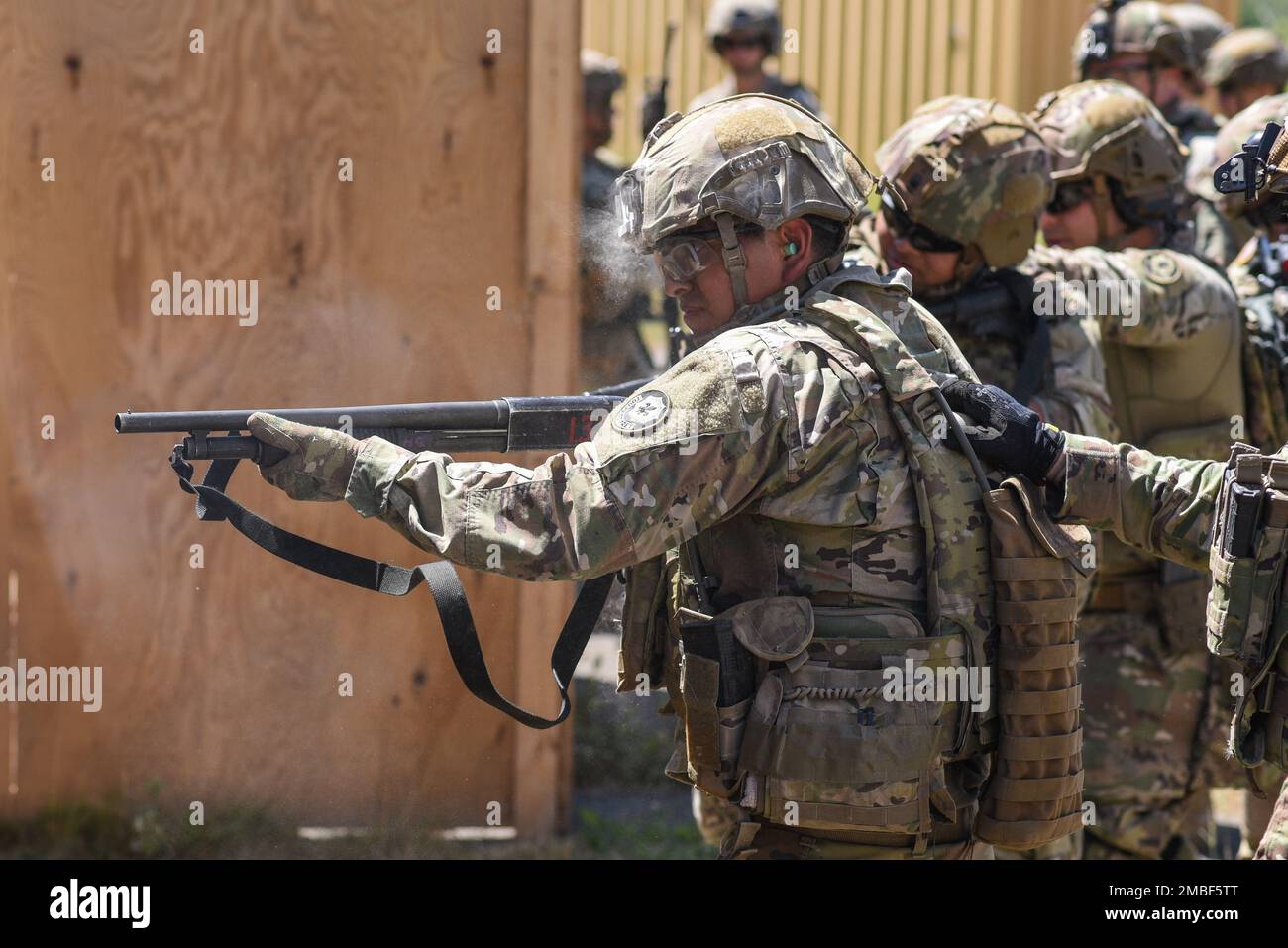 U s army breach door hi-res stock photography and images - Alamy
