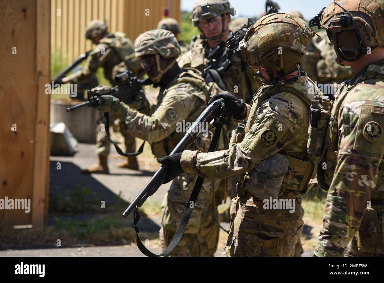 U s army breach door hi-res stock photography and images - Alamy
