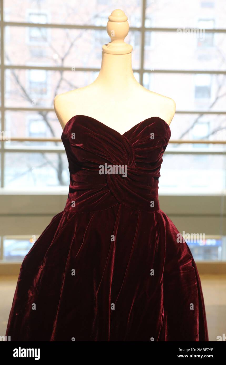 Victor edelstein dresses hi-res stock photography and images - Alamy