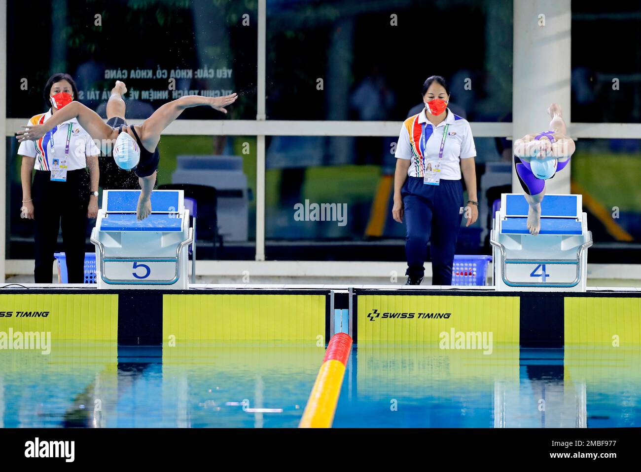 Jenjira Srisaard, left, of Thailand and Sim Letitia En Yi, of Singapore ...