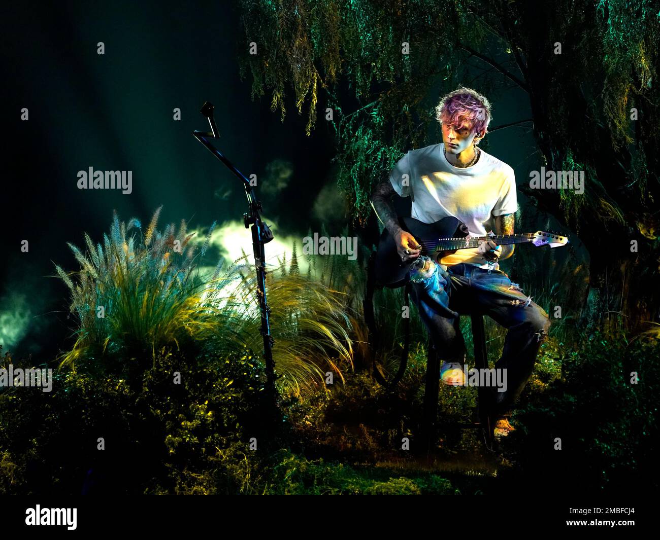 Machine Gun Kelly performs "twin flame" at the Billboard Music Awards ...