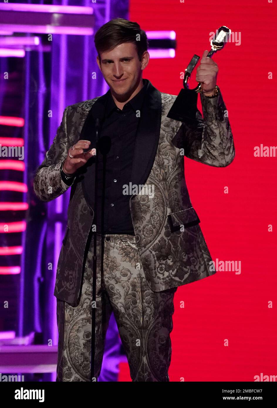 Illenium accepts the award for top dance electronic album for "Fallen ...