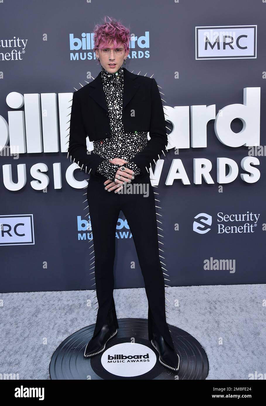 Machine Gun Kelly arrives at the Billboard Music Awards on Sunday, May ...