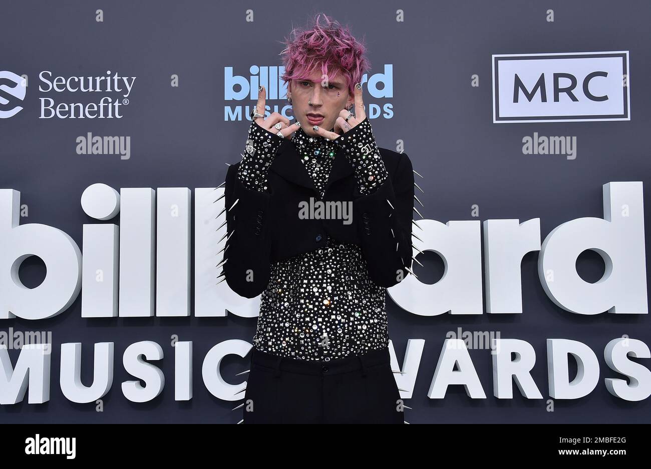 Machine Gun Kelly arrives at the Billboard Music Awards on Sunday, May ...