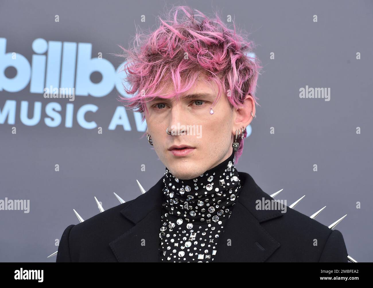 Machine Gun Kelly arrives at the Billboard Music Awards on Sunday, May ...