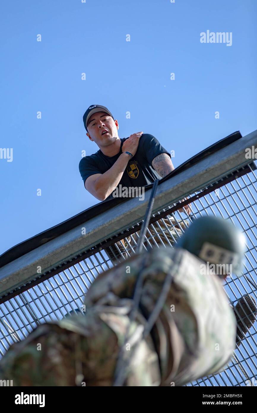 An instructor from 25th Infantry Division’s Lightning Academy gives ...