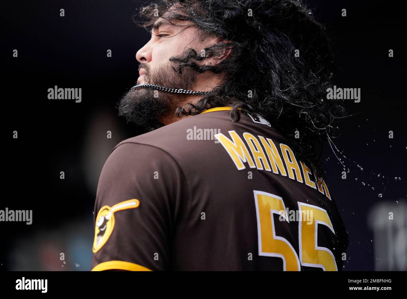 San Diego Padres starting pitcher Sean Manaea (55) pours water over his ...