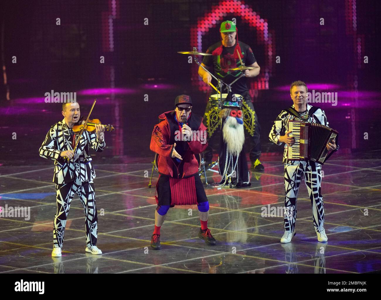 Zdob si Zdub & Advahov Brothers from Moldova singing 'Trenuletul ...