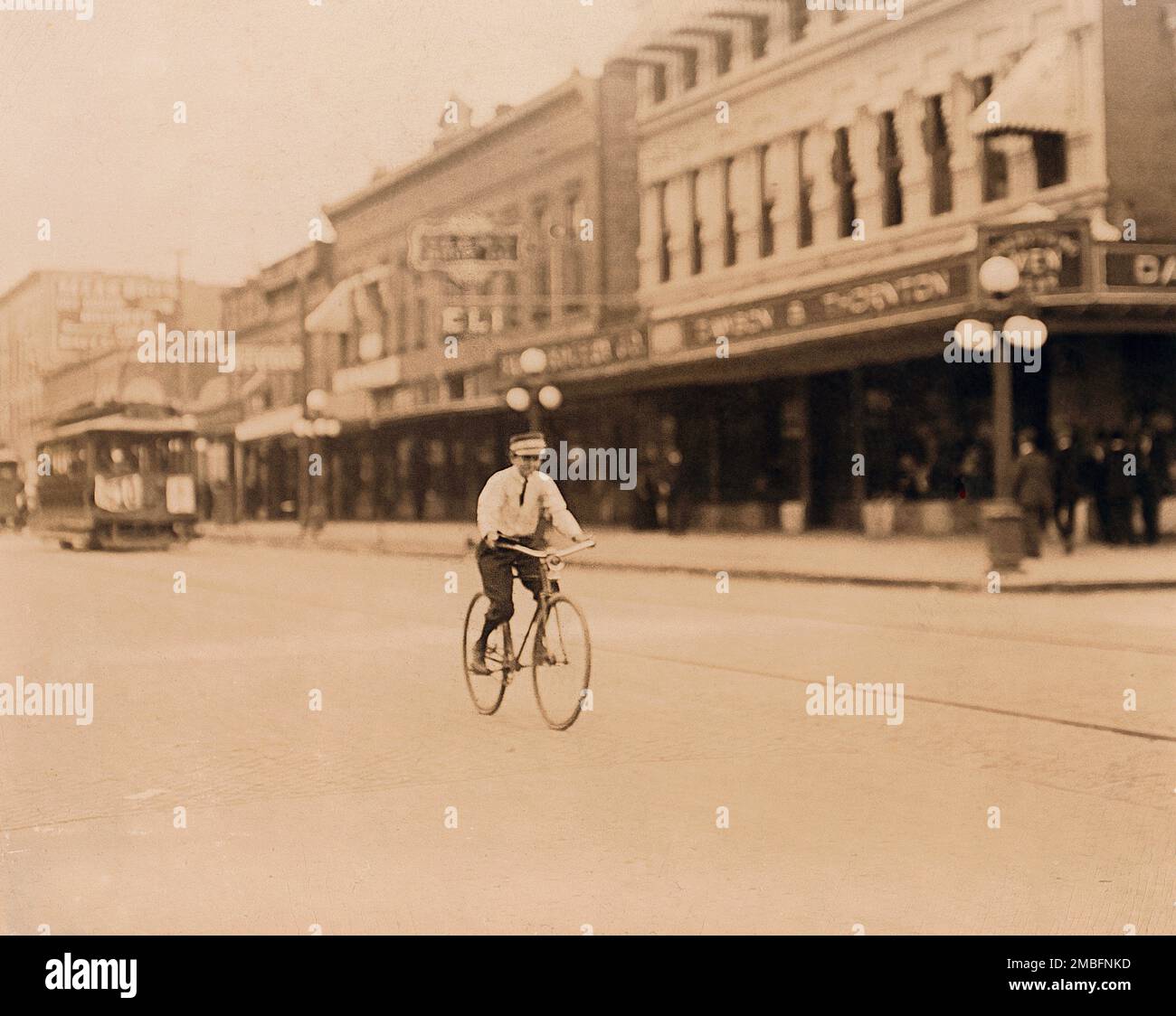 Messenger Boy on Bicycle, Tampa, Florida, USA, Lewis Wickes Hine, March ...