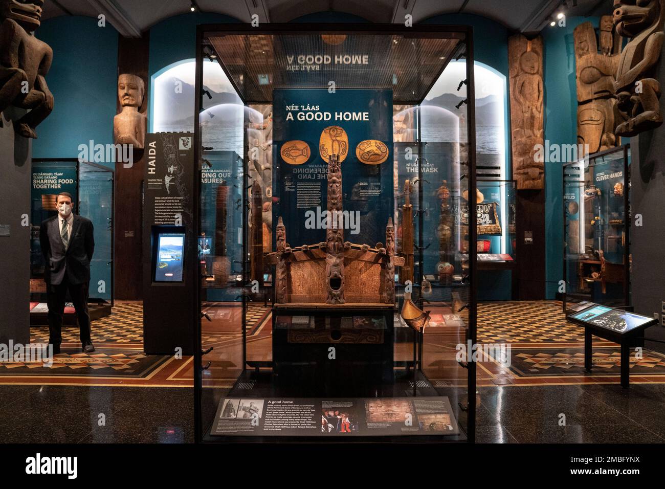 Artifacts, dioramas, and representations of Native American culture ...