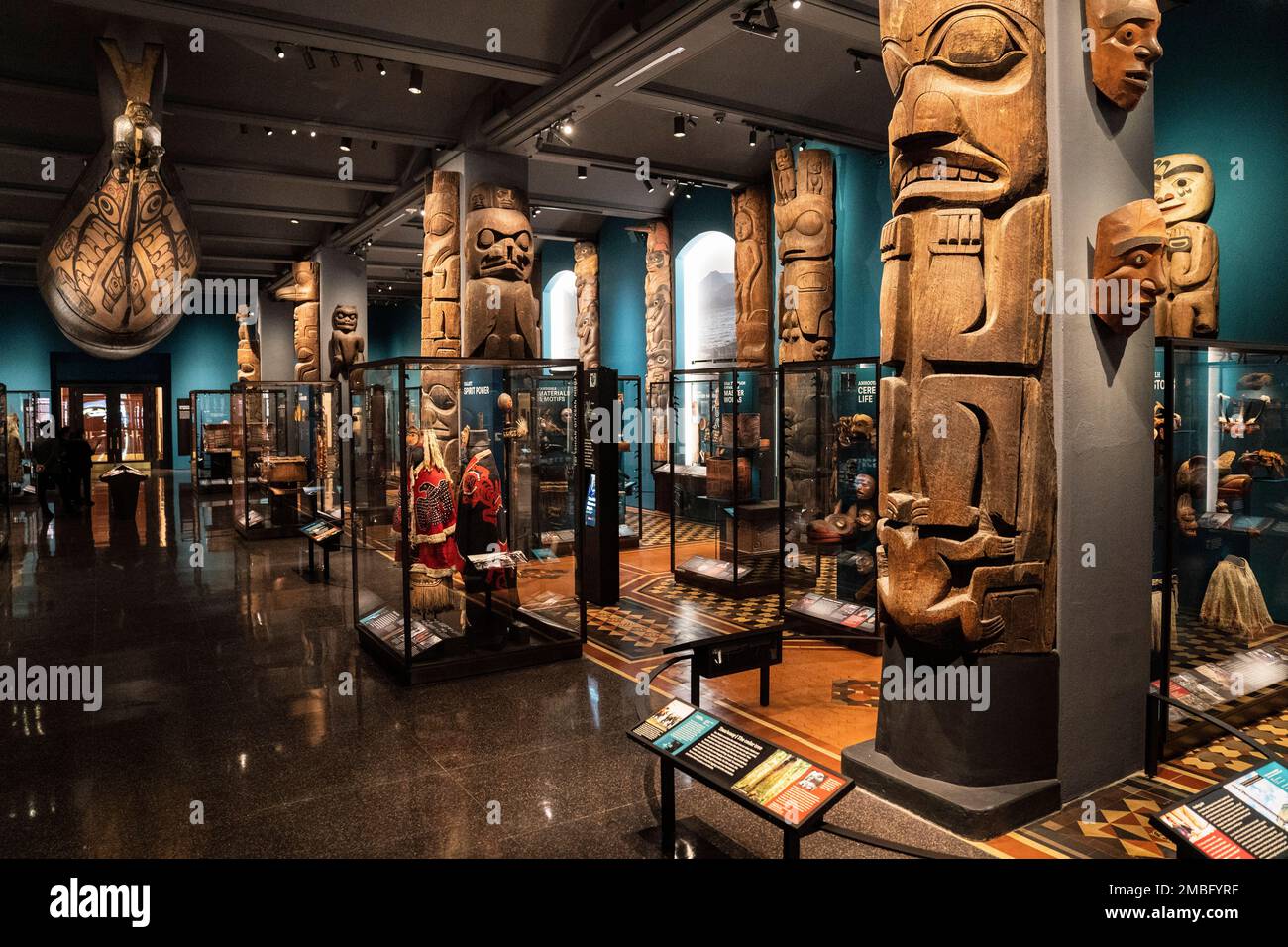 Artifacts, dioramas, and representations of Native American culture ...