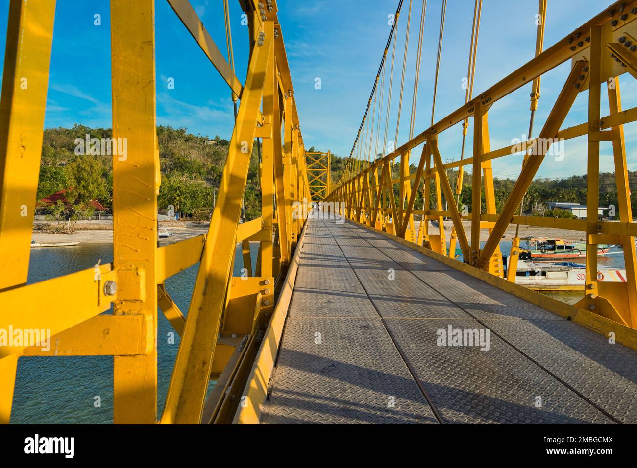 Nusa Lembongan Yellow Bridge traveling to indonesia Stock Photo - Alamy