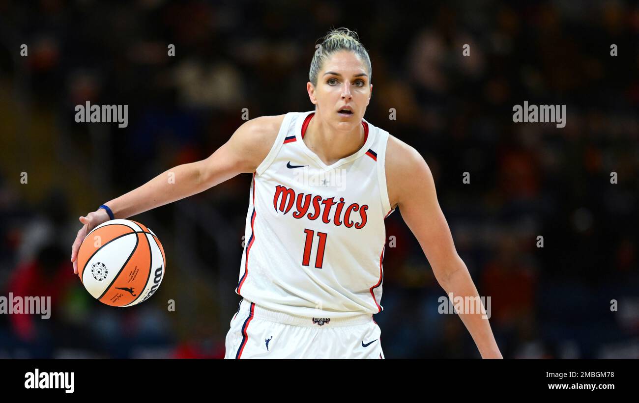 Washington Mystics forward/guard Elena Delle Donne (11) handles the ...