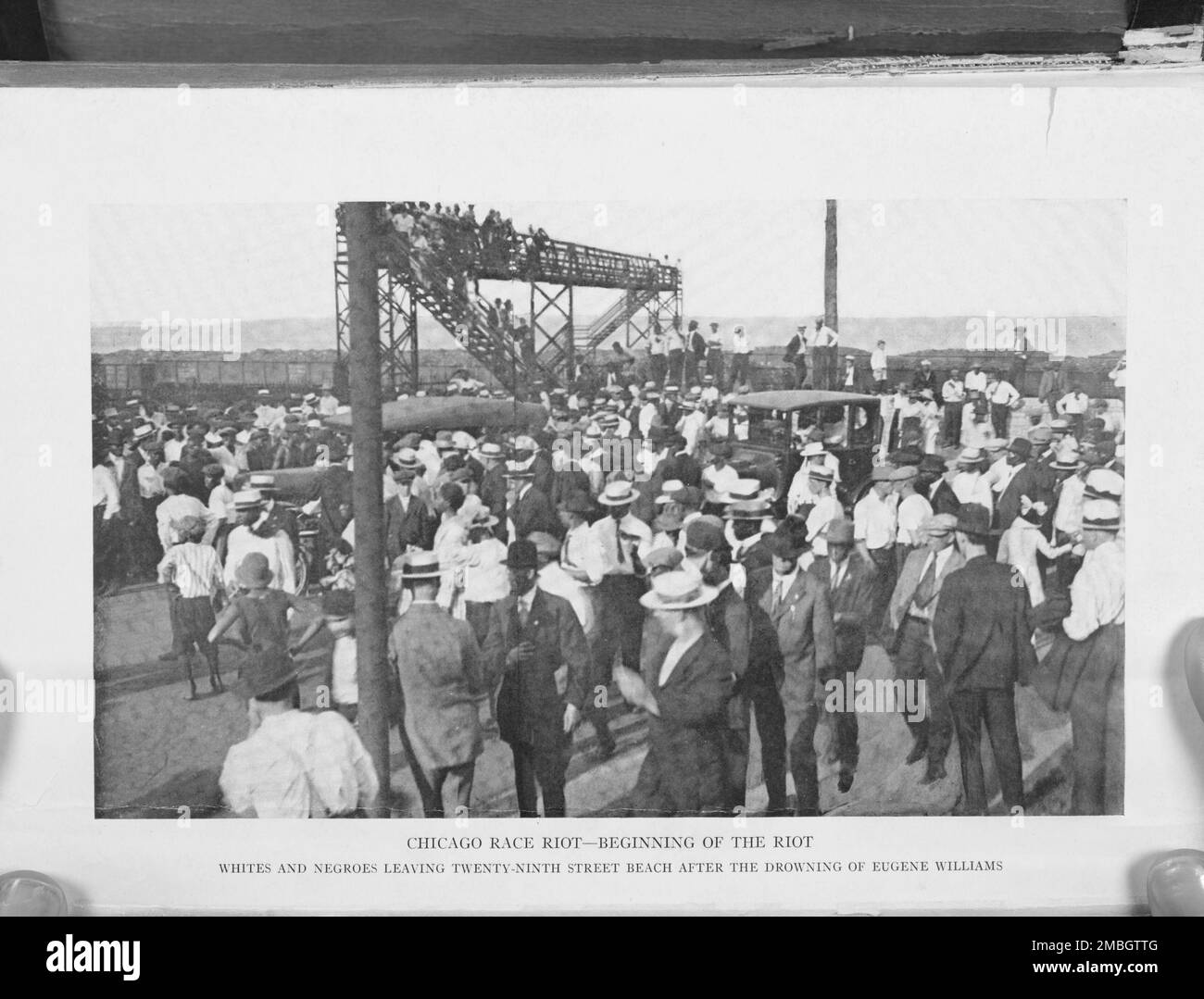 Chicago race riot- beginning of the riot; White and Negroes leaving ...