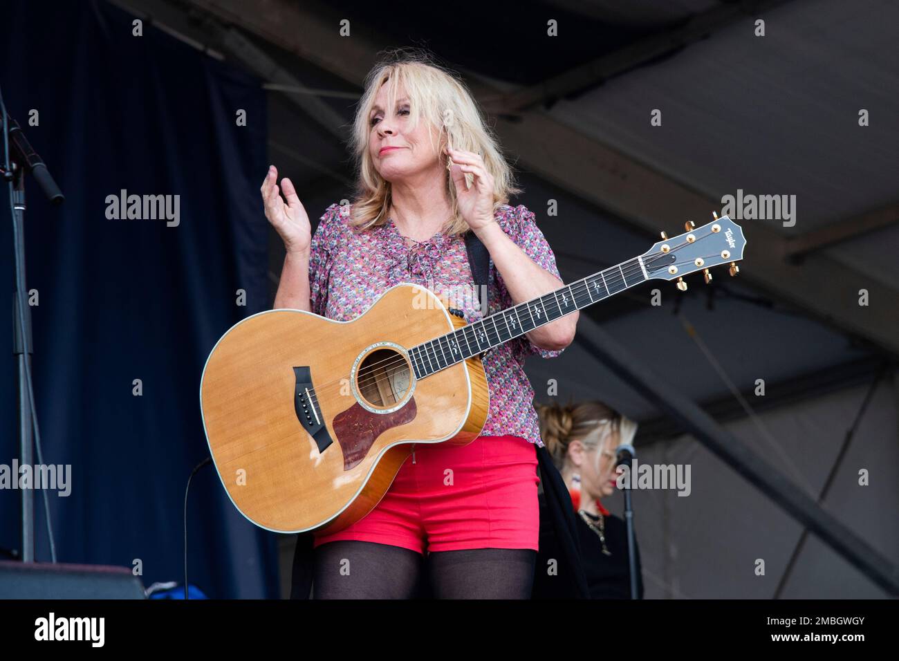 Rickie Lee Jones performs at the New Orleans Jazz and Heritage Festival ...