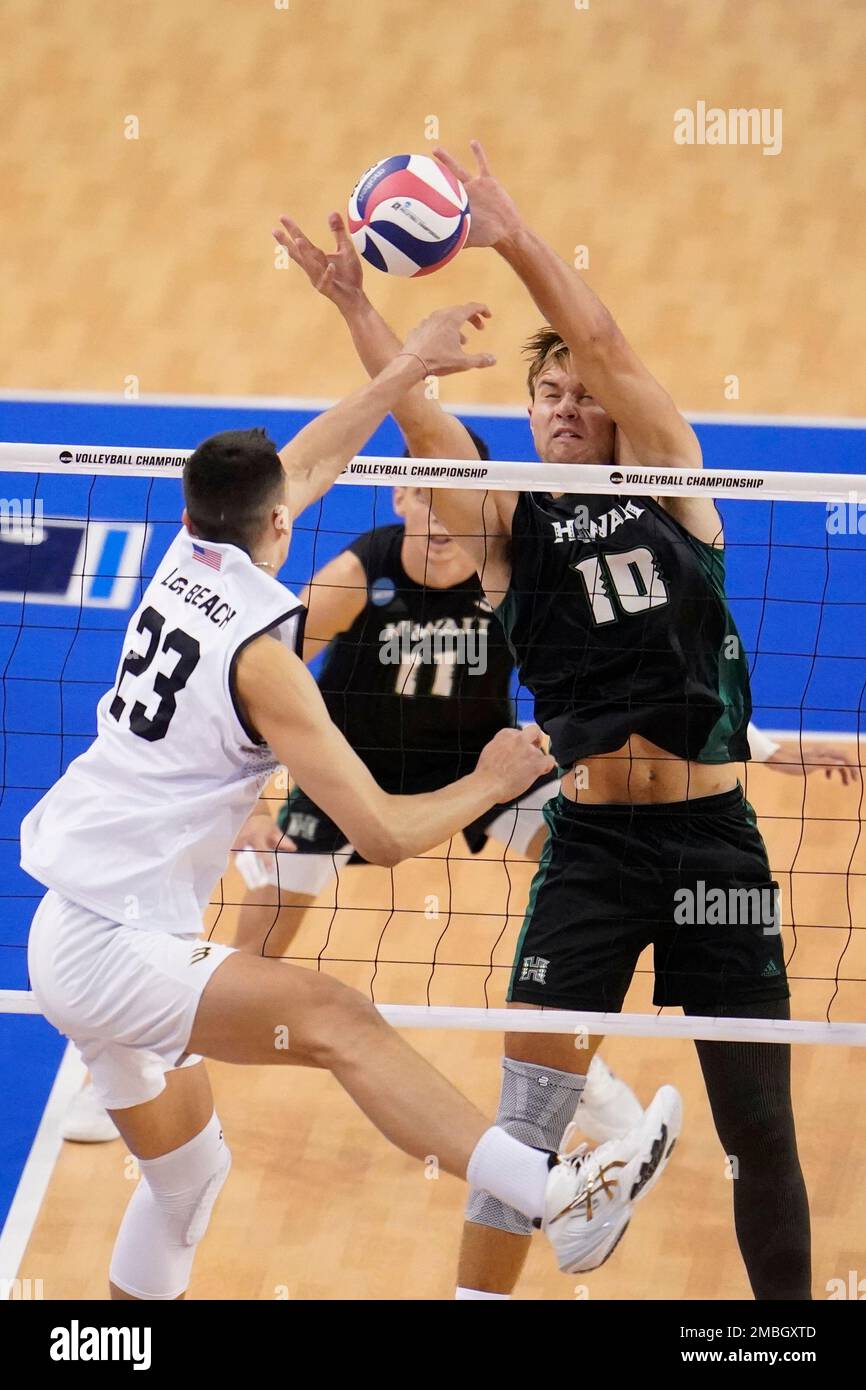 Hawaii setter Jakob Thelle, right, defends on Long Beach State outside ...