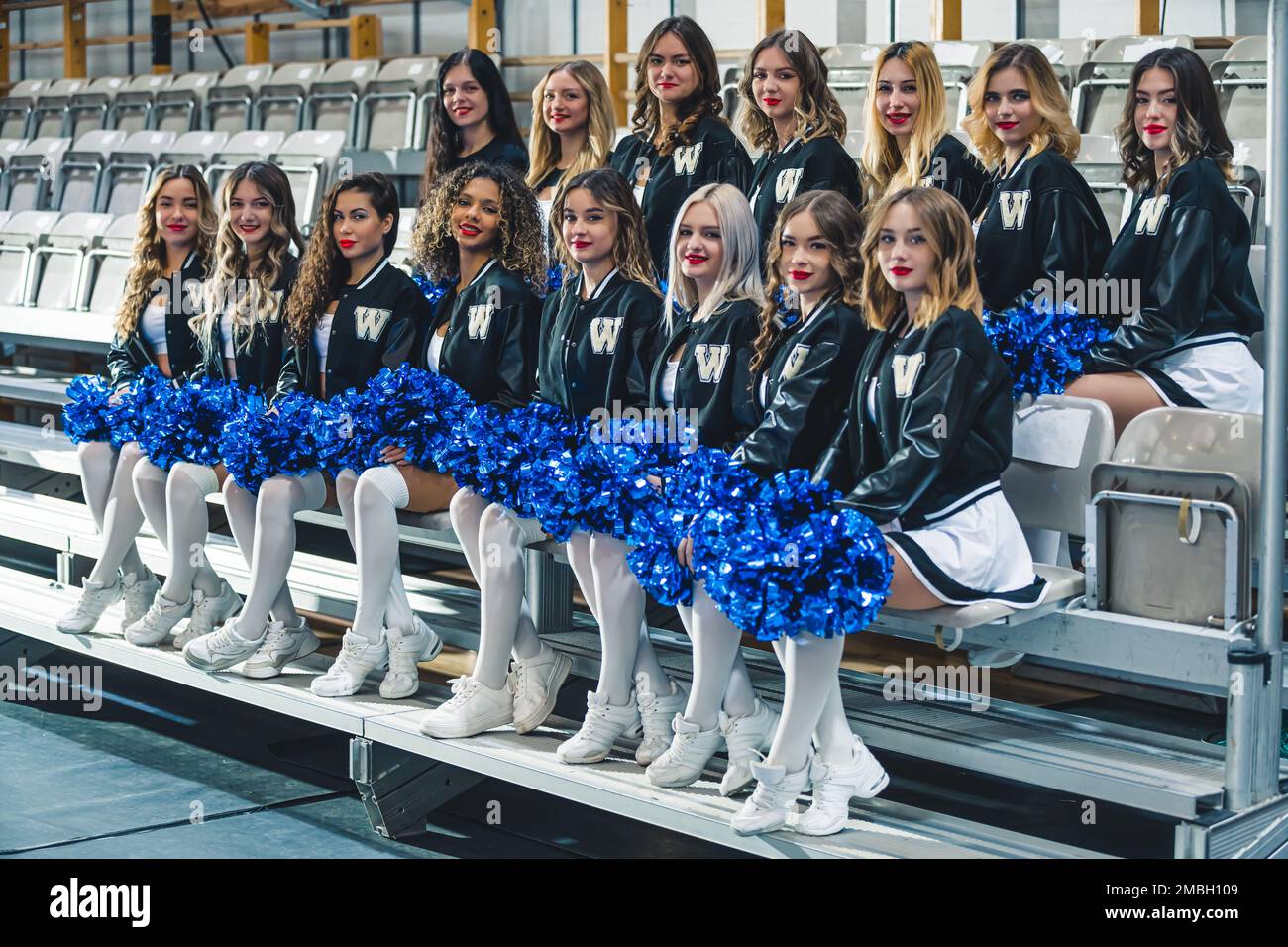 Group cheerleaders holding hands hi-res stock photography and images ...