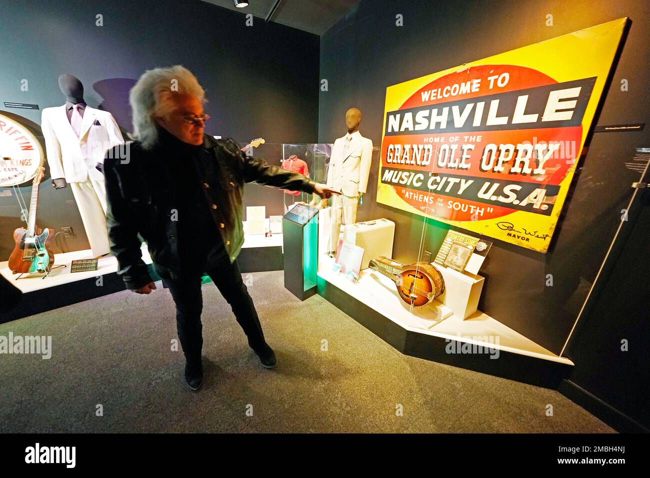 Country music legend and Philadelphia, Miss., native, Marty Stuart ...