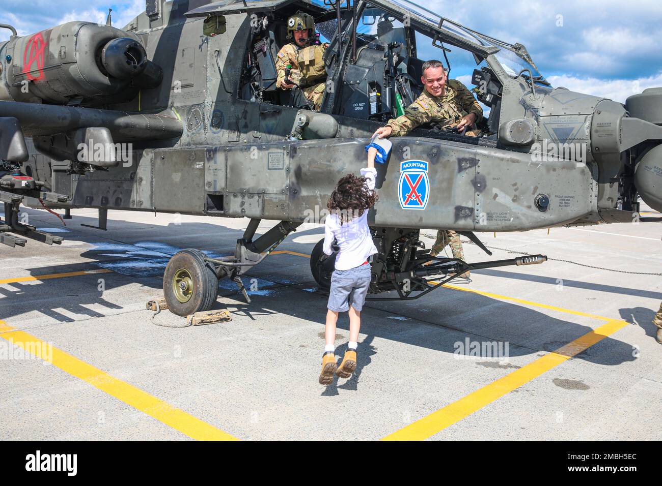 U.S. Army Lt. Col. Phillip Cain, 1-10 Attack Battalion commander ...