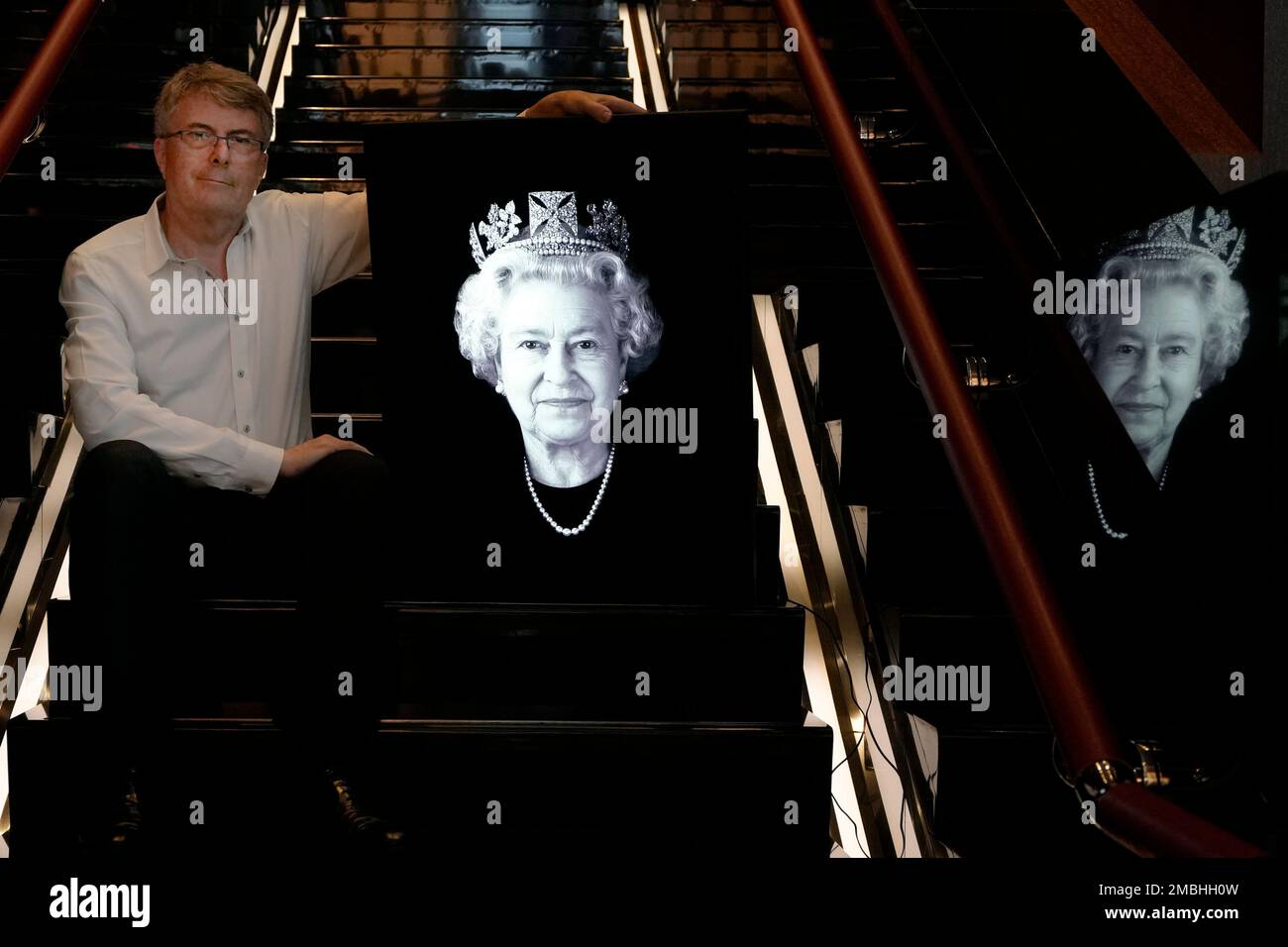 Rob Munday, creator of the first officially commissioned 3D/holographic ...