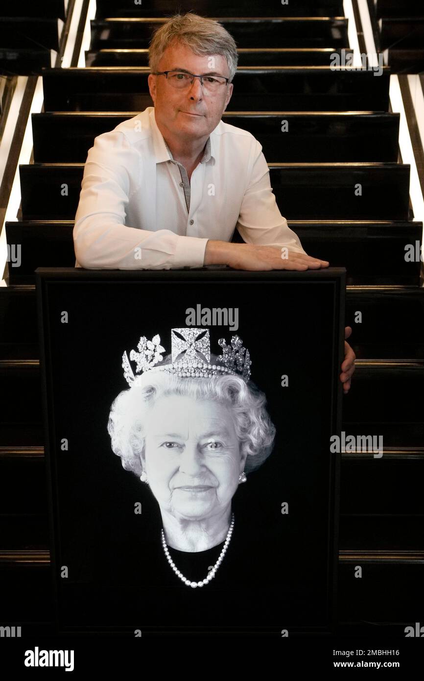 Rob Munday, creator of the first officially commissioned 3D/holographic ...