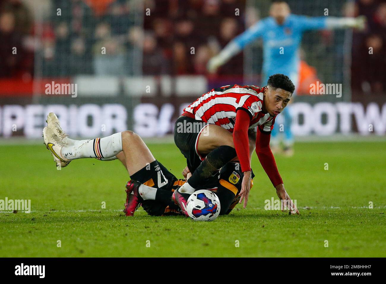 Regan Slater #27 of Hull City and Daniel Jebbison #36 of Sheffield ...