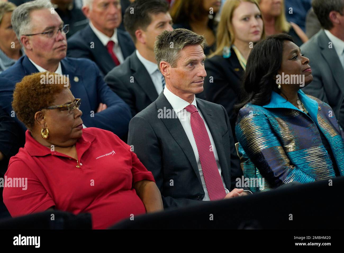 Linda Griffin, a assembler in the Javelin program, left, and Lockheed ...