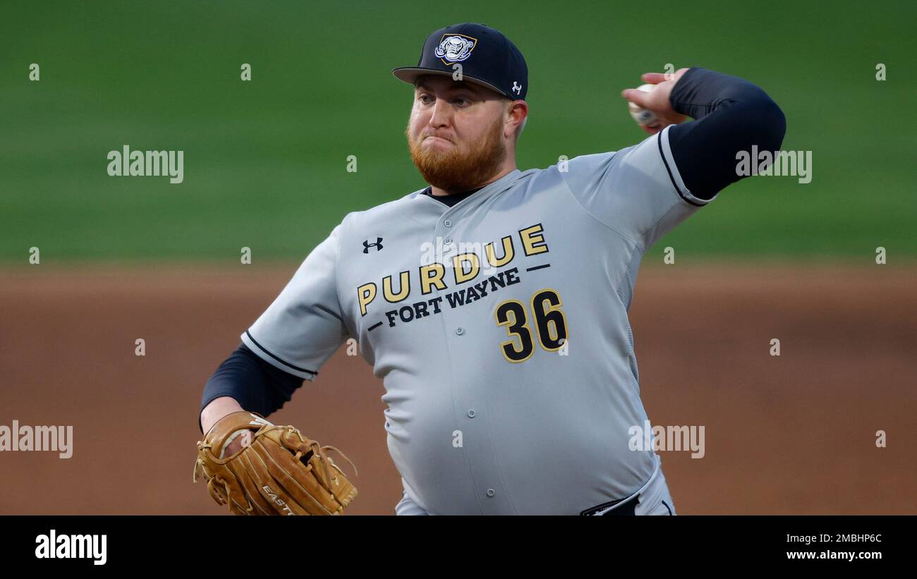 Purdue Fort Wayne's Ryan Robison pitches during an NCAA baseball game ...