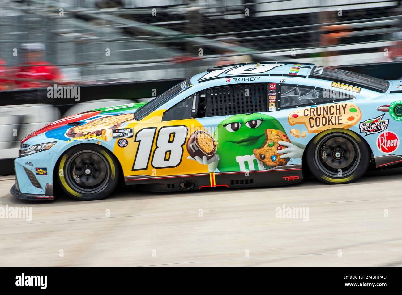 Kyle Busch (18) races in the NASCAR Cup Series auto race at Dover Motor ...