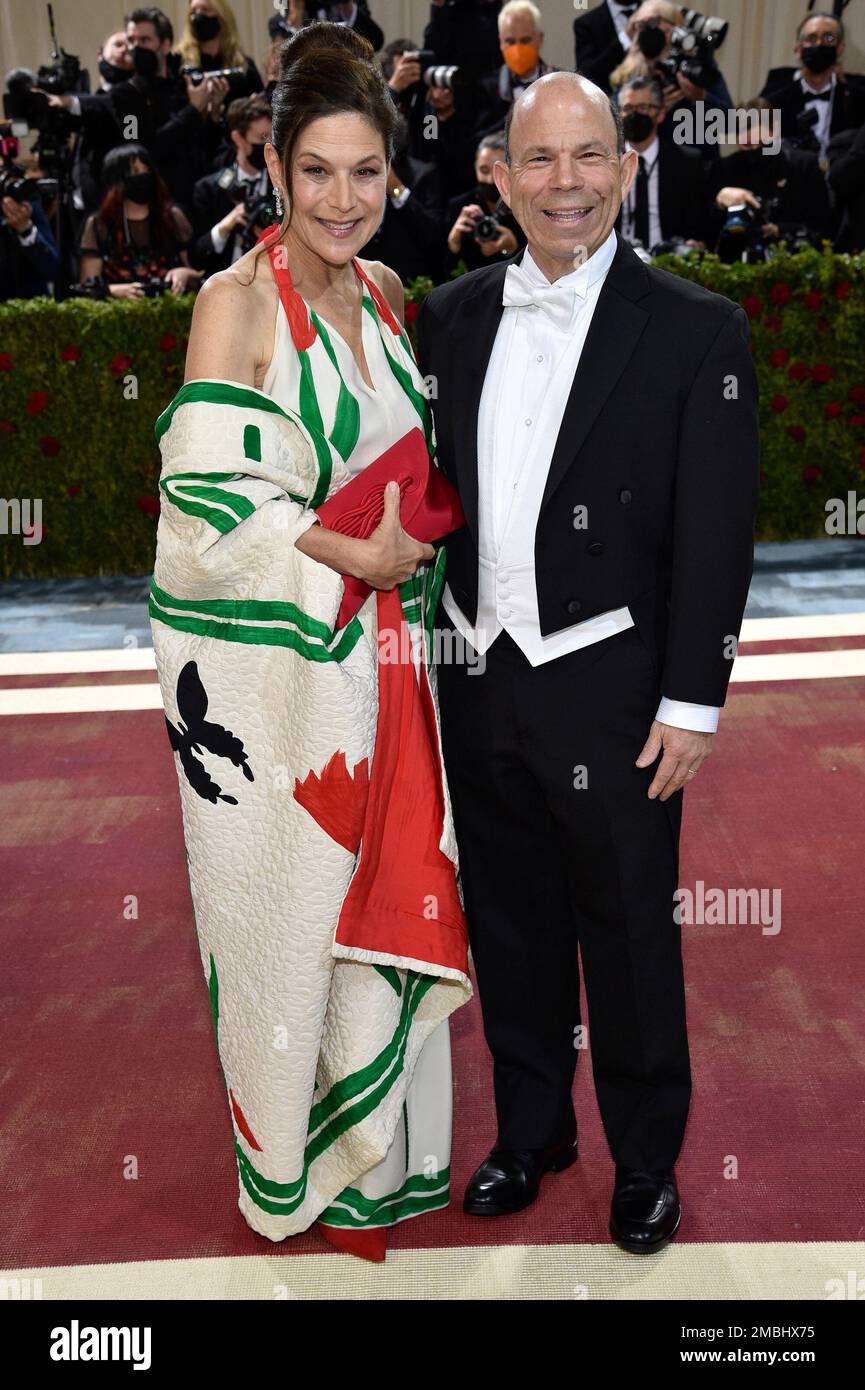 Gina Sanders, left, and Steve Newhouse attend The Metropolitan Museum ...