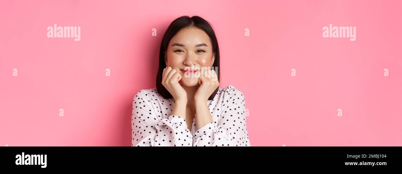 Beauty and lifestyle concept. Close-up of adorable asian woman showing ...