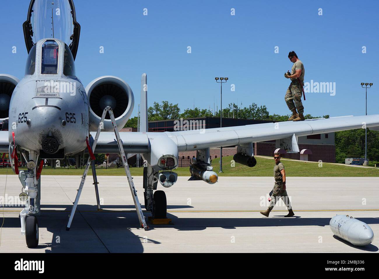 U. S. Air Force Airmen from the 124th Maintenace Squadron, Gowen Field ...