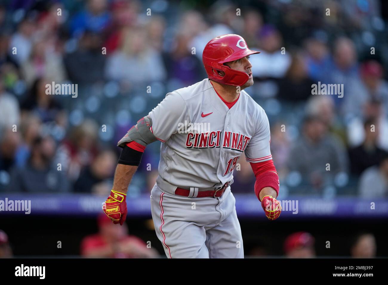 Cincinnati Reds first baseman Joey Votto (19) in the first inning of a ...