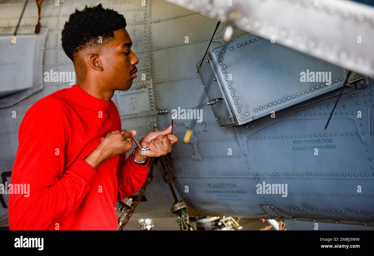 220616-N-FB730-1025 MEDITERRANEAN SEA (June 16, 2022) Aviation ...