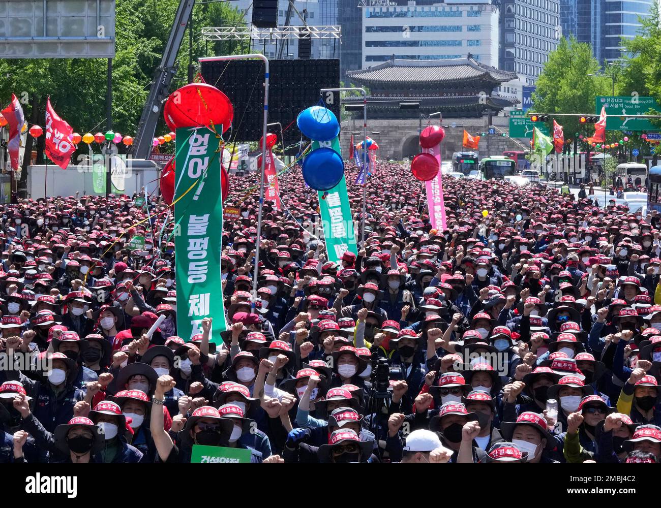 Members of the Korean Confederation of Trade Unions stage a May Day ...