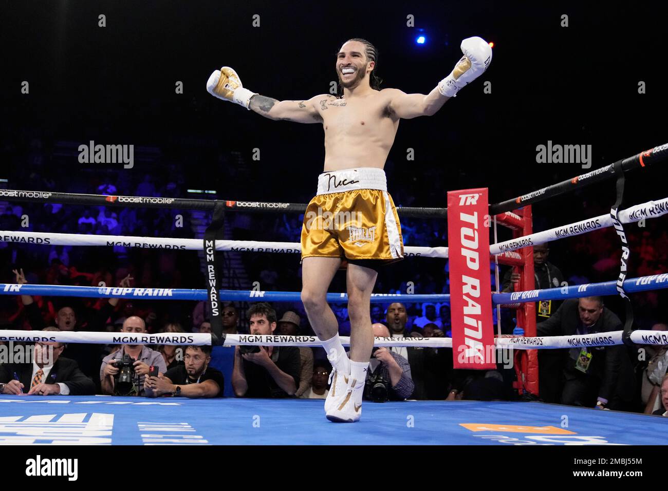 Nico Ali Walsh celebrates after defeating Alejandro Ibarra in a ...
