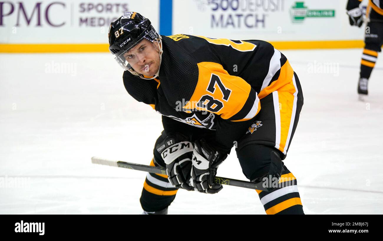 Pittsburgh Penguins' Sidney Crosby prepares to take a face-off during the second period of an ...