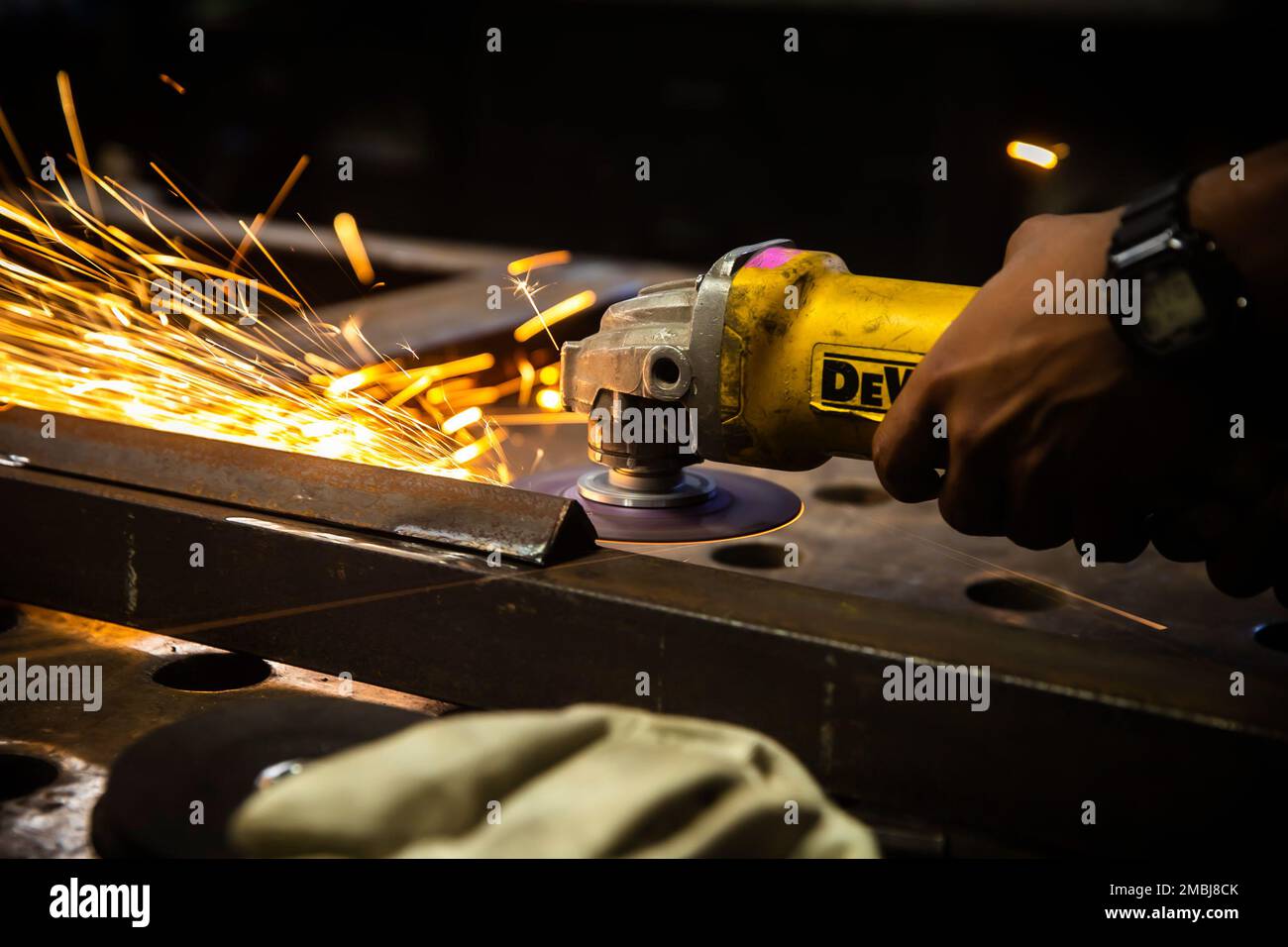 220612-N-TW177-1005 ATLANTIC OCEAN (June 12, 2022) Hull Maintenance ...