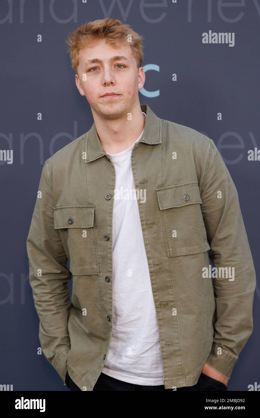 Louis Knight arrives at the LA Premiere of "The Girl from Plainville ...