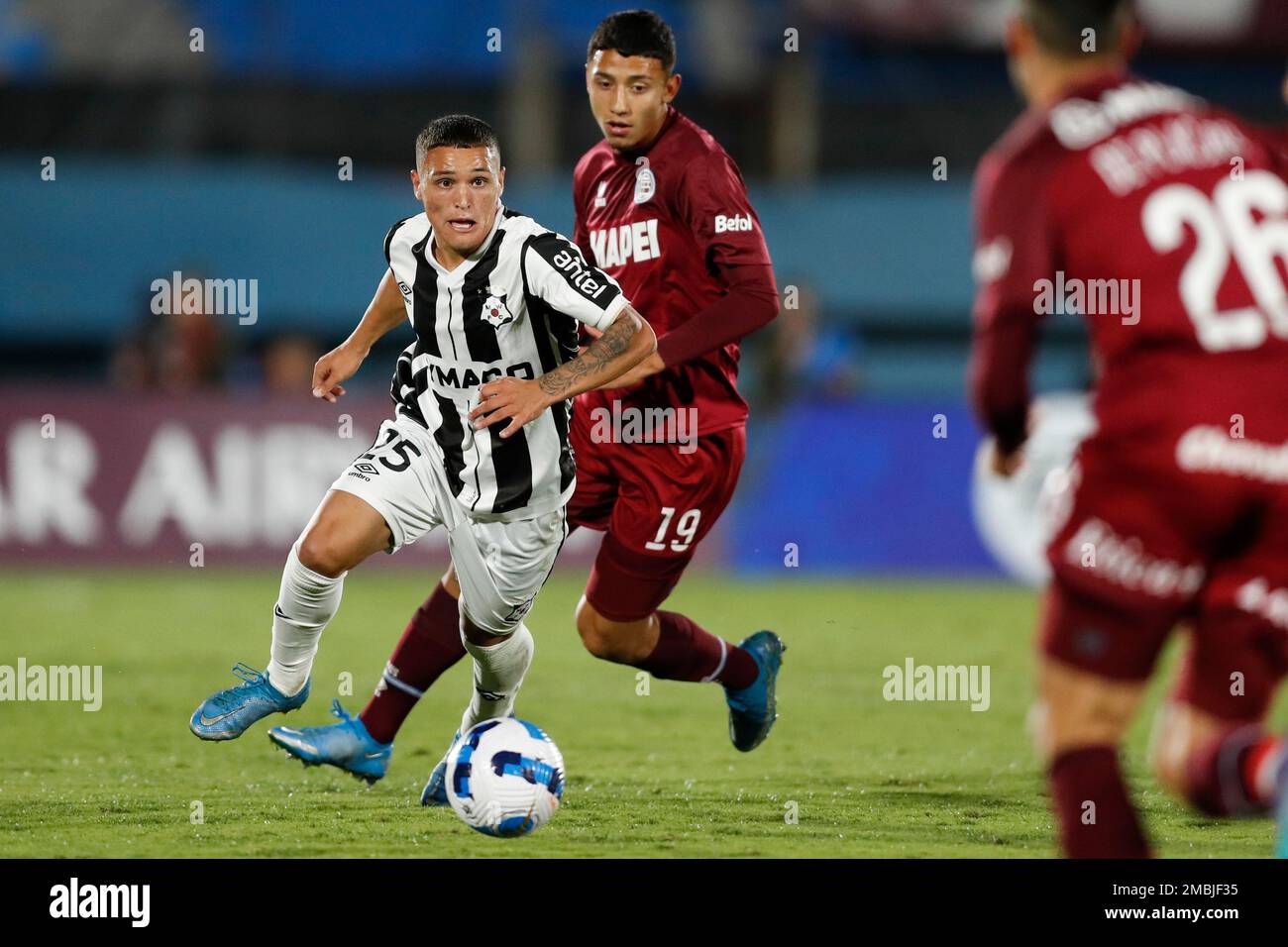 Michael Ferreira of Uruguay's Wanderers, left, and David Gonzalez of ...